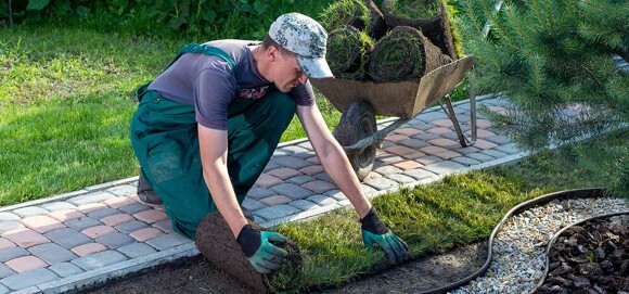 How to lay artificial turf - A step by step guide | Airtasker AU