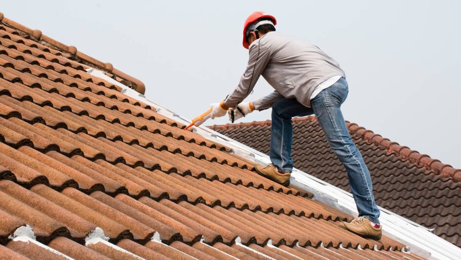 How to Fix Roof Tiles, Tips - Airtasker | Airtasker AU
