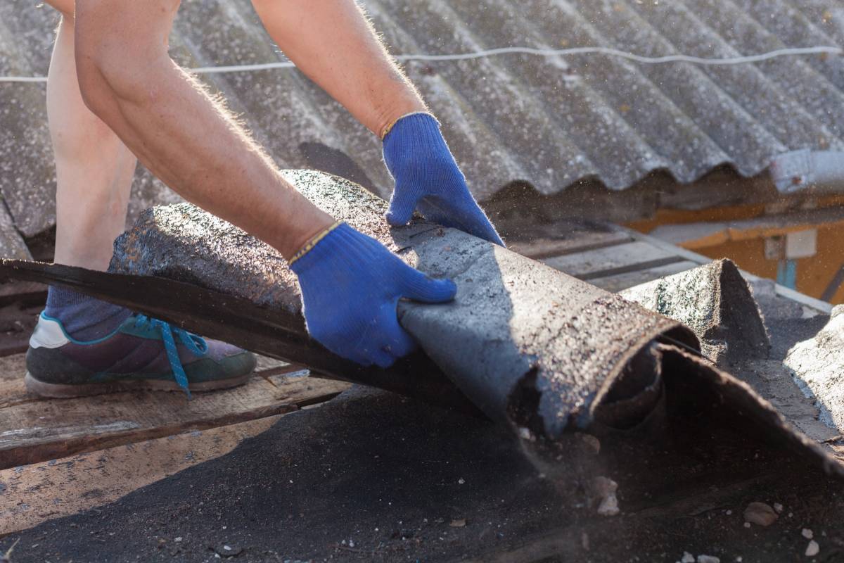 How to Fix a Leaking Roof, Steps and Tips - Airtasker | Airtasker AU