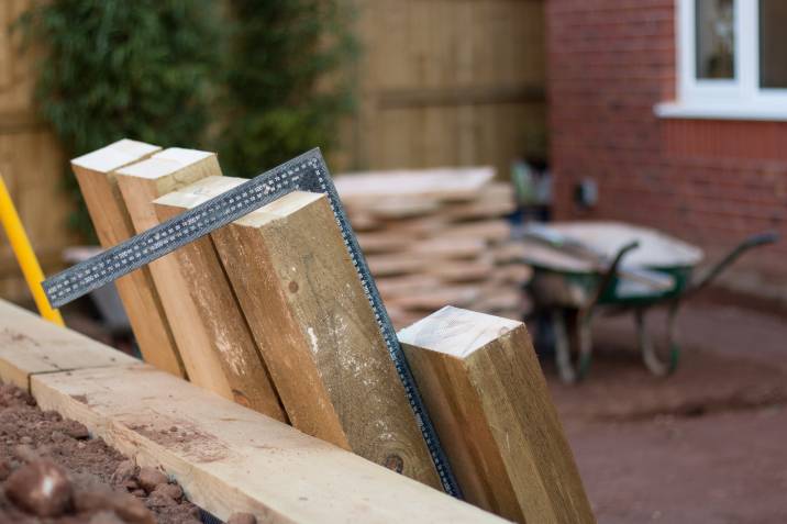 How to Lay Sleepers for Garden Edging 2023 | Airtasker UK