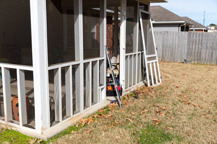 How to screen in a porch for extra privacy | Airtasker AU