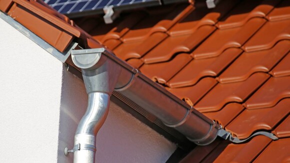 How to Fix a Leaking Roof, Steps and Tips - Airtasker | Airtasker AU