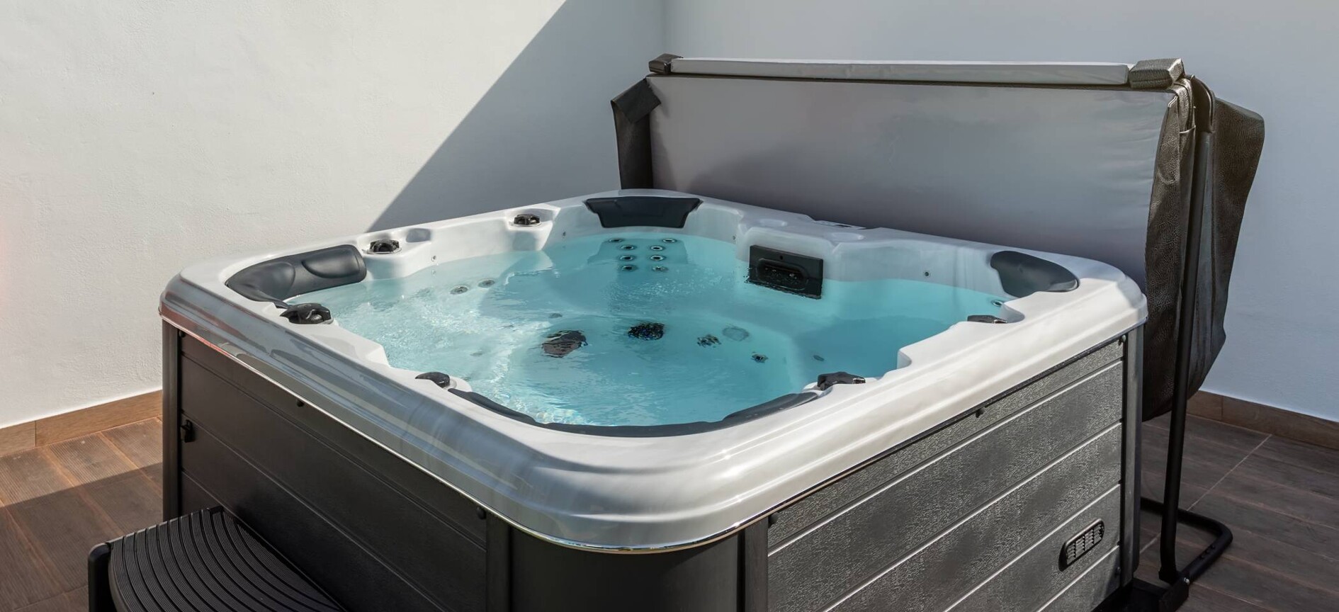 How to Repair Hot Tub Cover | Airtasker AU