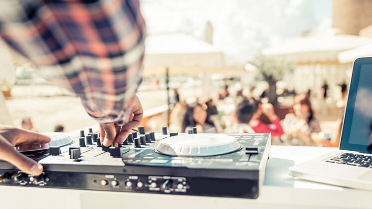 How Much Is It to Hire a DJ? | Airtasker AU