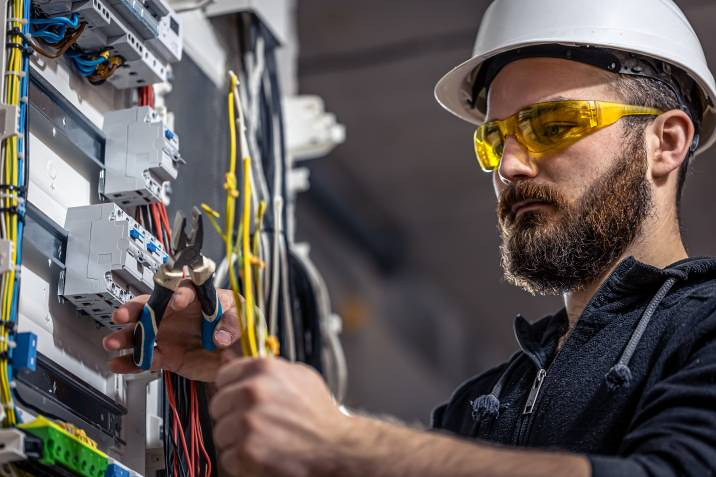 Ultimate guide to making more money as an electrician | Airtasker AU