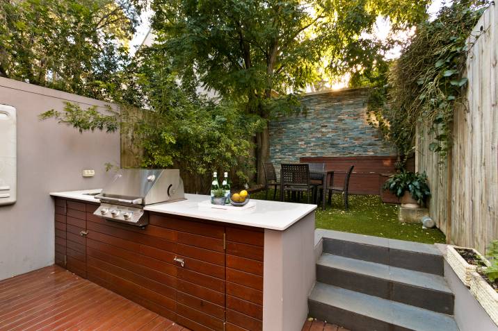 14 Space-Smart Outdoor Kitchen Ideas | Airtasker US