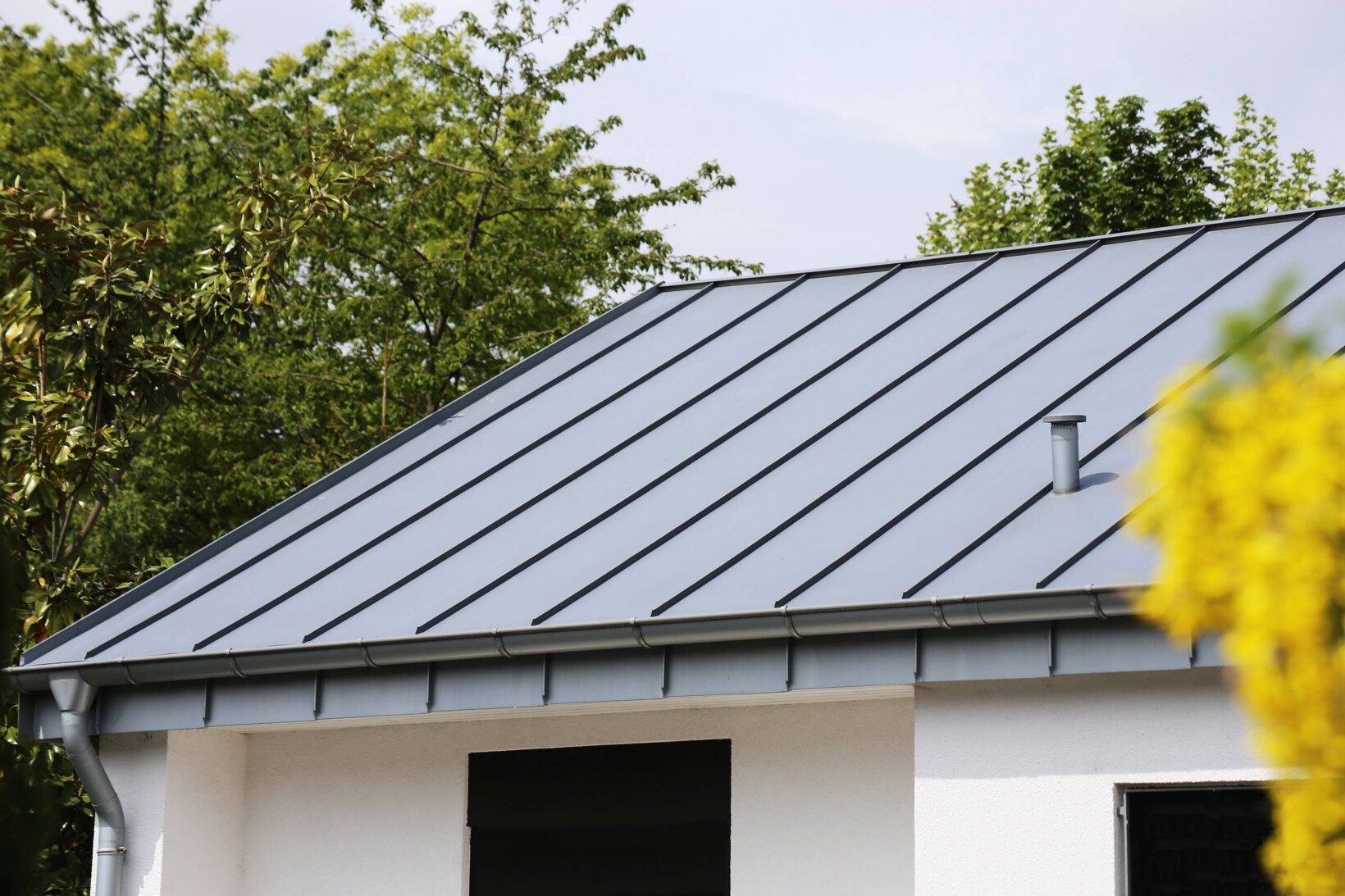 Comparing Colorbond vs Tile Roofing | Airtasker AU