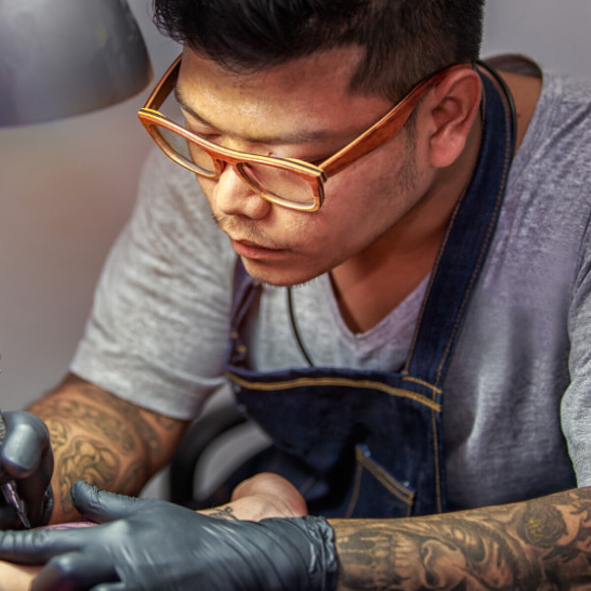 How much do tattoo artists make an hour - Bronctattooaus.com