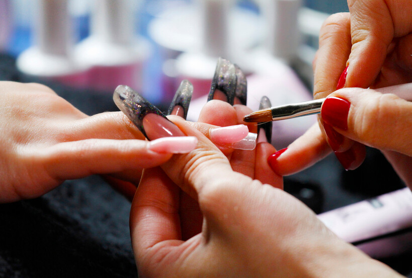 Gel Nail Extensions vs Acrylic: Which is the Better Choice? | Airtasker AU