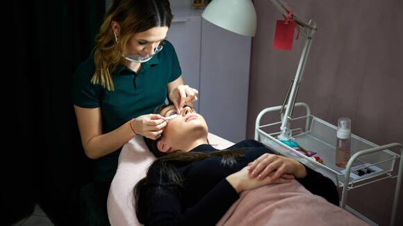 10+ Best Rated Eyebrow Threading near you | Airtasker UK