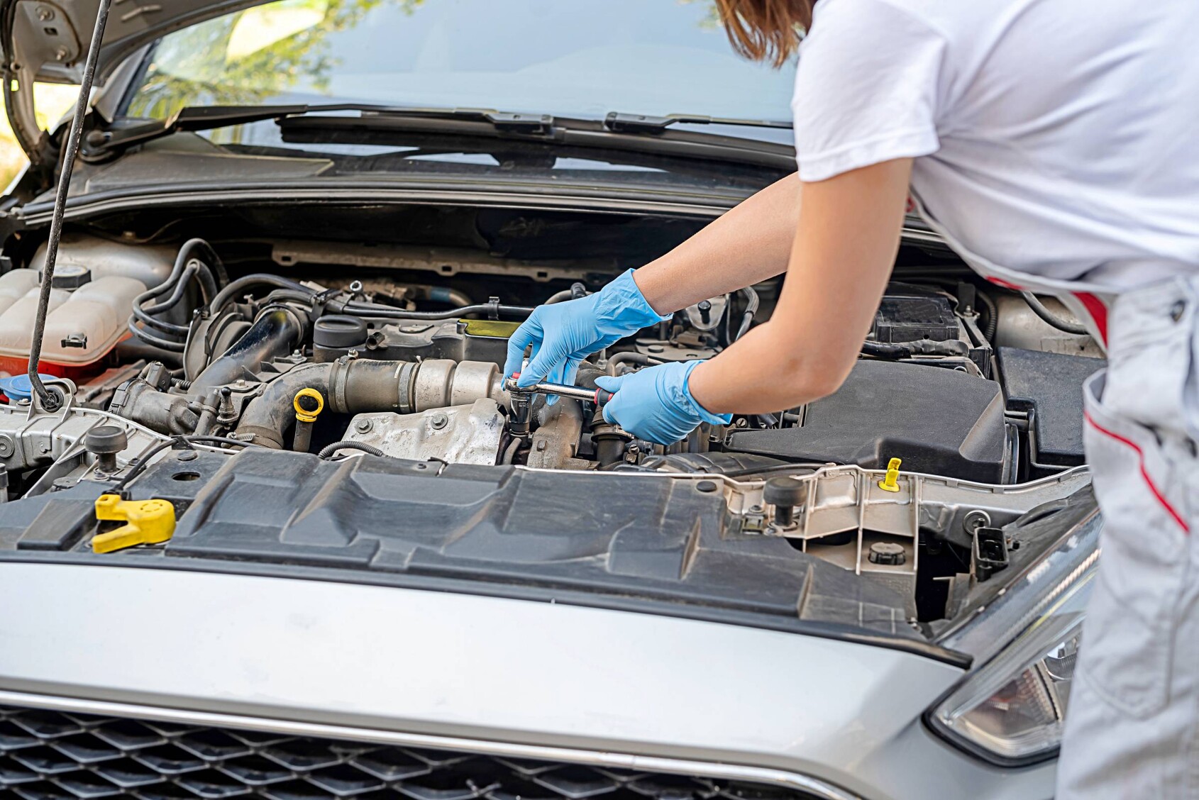 How to Clean an Engine Bay | Airtasker US
