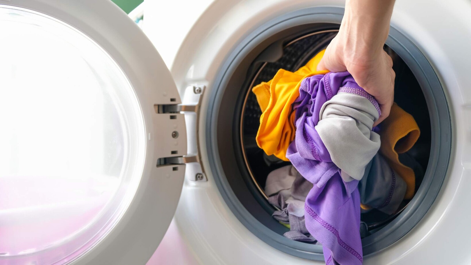 Bio vs Non-Bio Detergent: Which is Better for your Laundry? | Airtasker UK