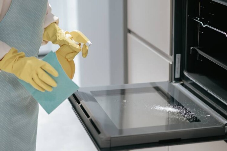 How Much Does Oven Cleaning Cost in Australia? [2025 Data] | Airtasker AU